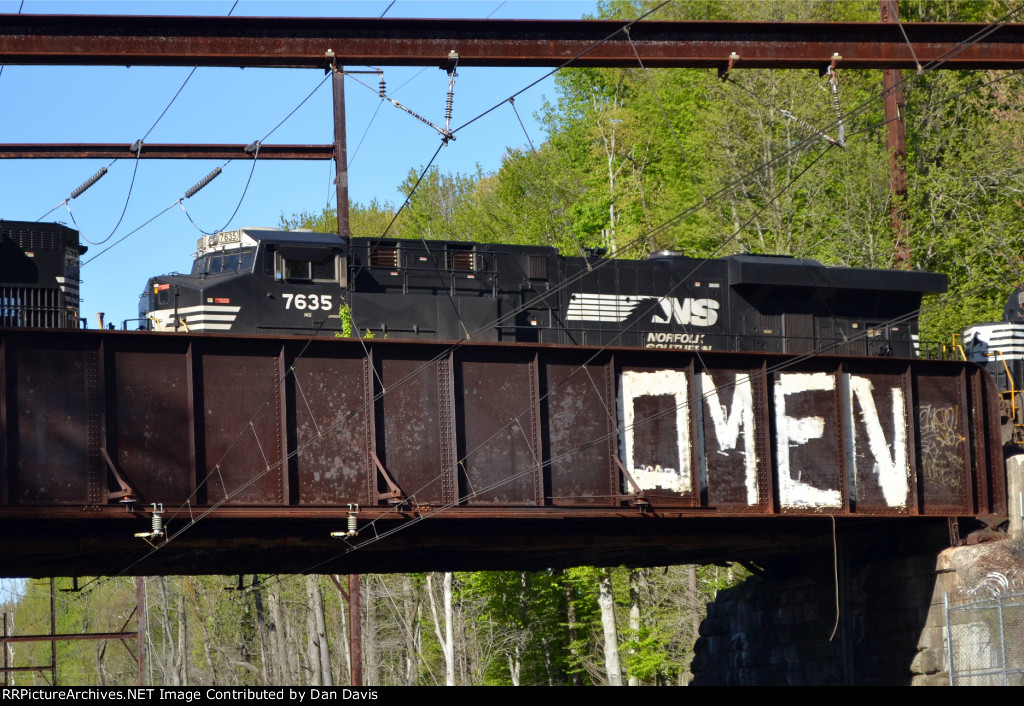 NS ES40DC 7635 trails on 17G